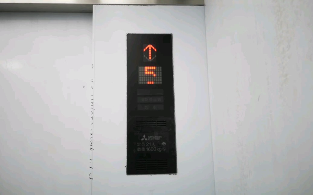 新装的三菱电梯!成都西部文化产业中心主塔底商电梯