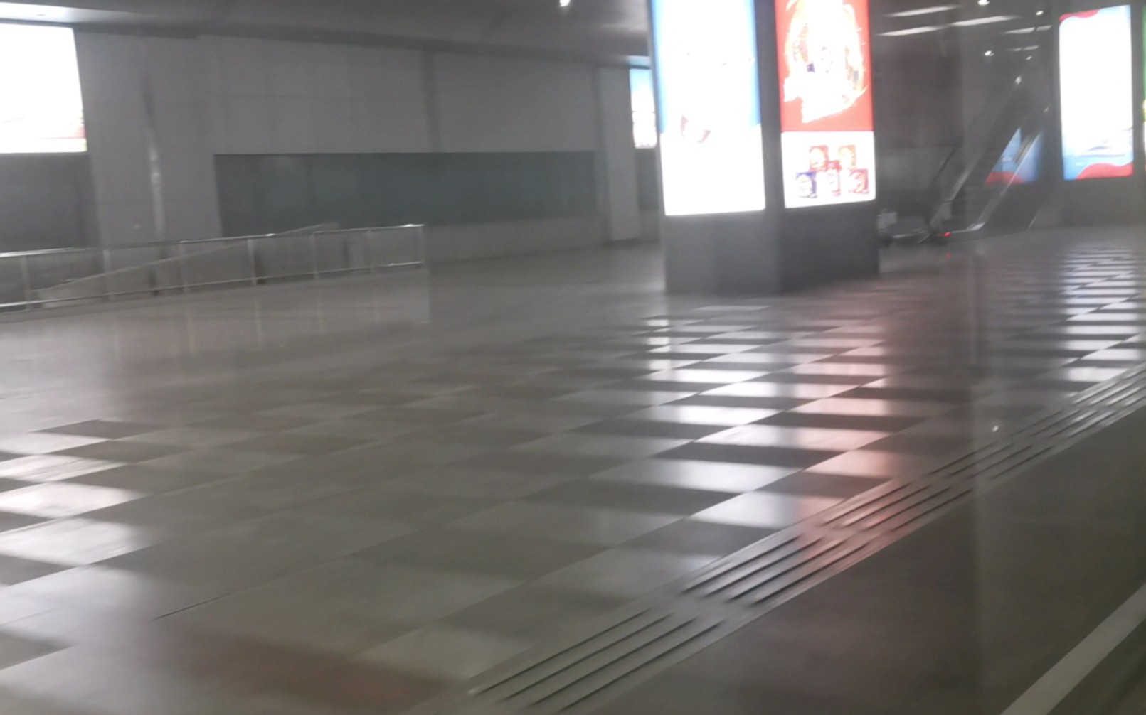 Z92次列车出南京站
