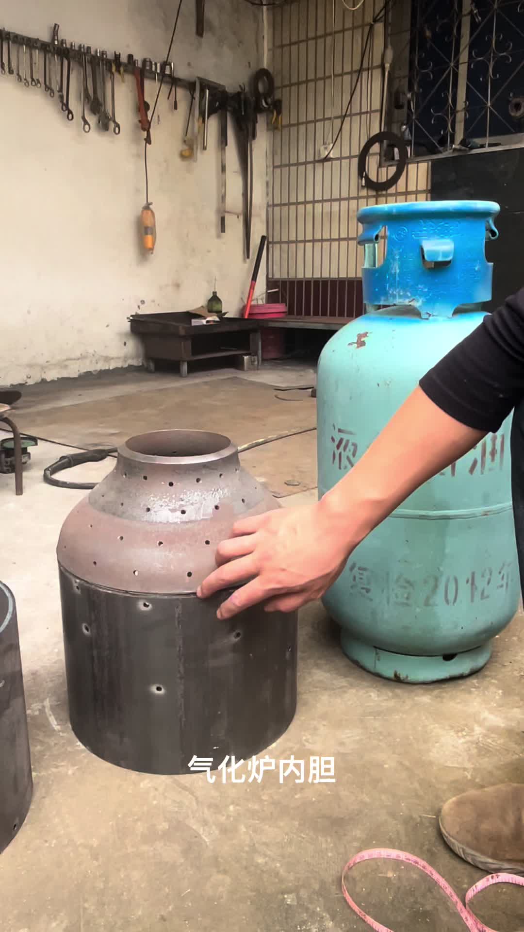 我家气化炉用的直径325内胆,和家用煤气罐一样粗 #柴火灶 #气化炉 #...