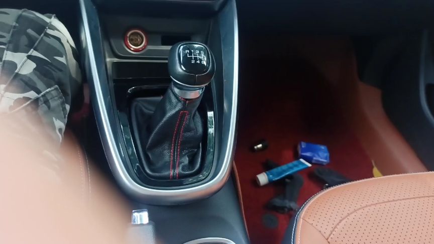 宝骏510手动更换档位防尘套,、手刹防尘套详细讲解