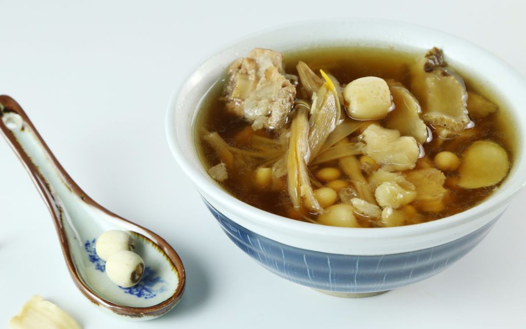 没有胃口?来一碗黄花菜白莲子葛根汤,健脾开胃,秒变吃货