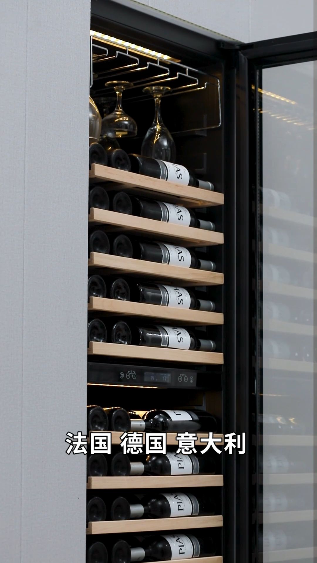 周末朋友聚会小酌几杯的首选家用酒柜