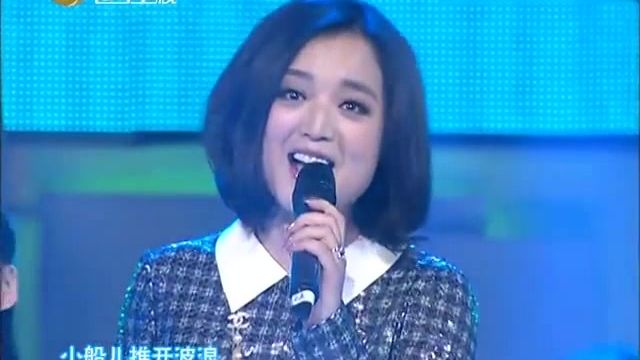 实力歌唱家演唱《让我们荡起双桨》,儿歌唱出殿堂级感觉