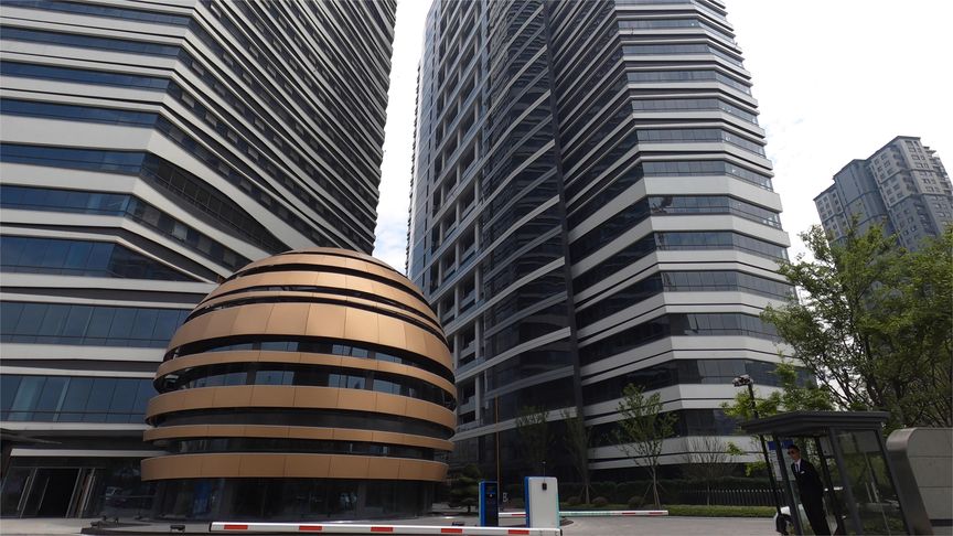 杭州滨江区千万级大平层样板房工地长什么样?中介小哥也很好奇!