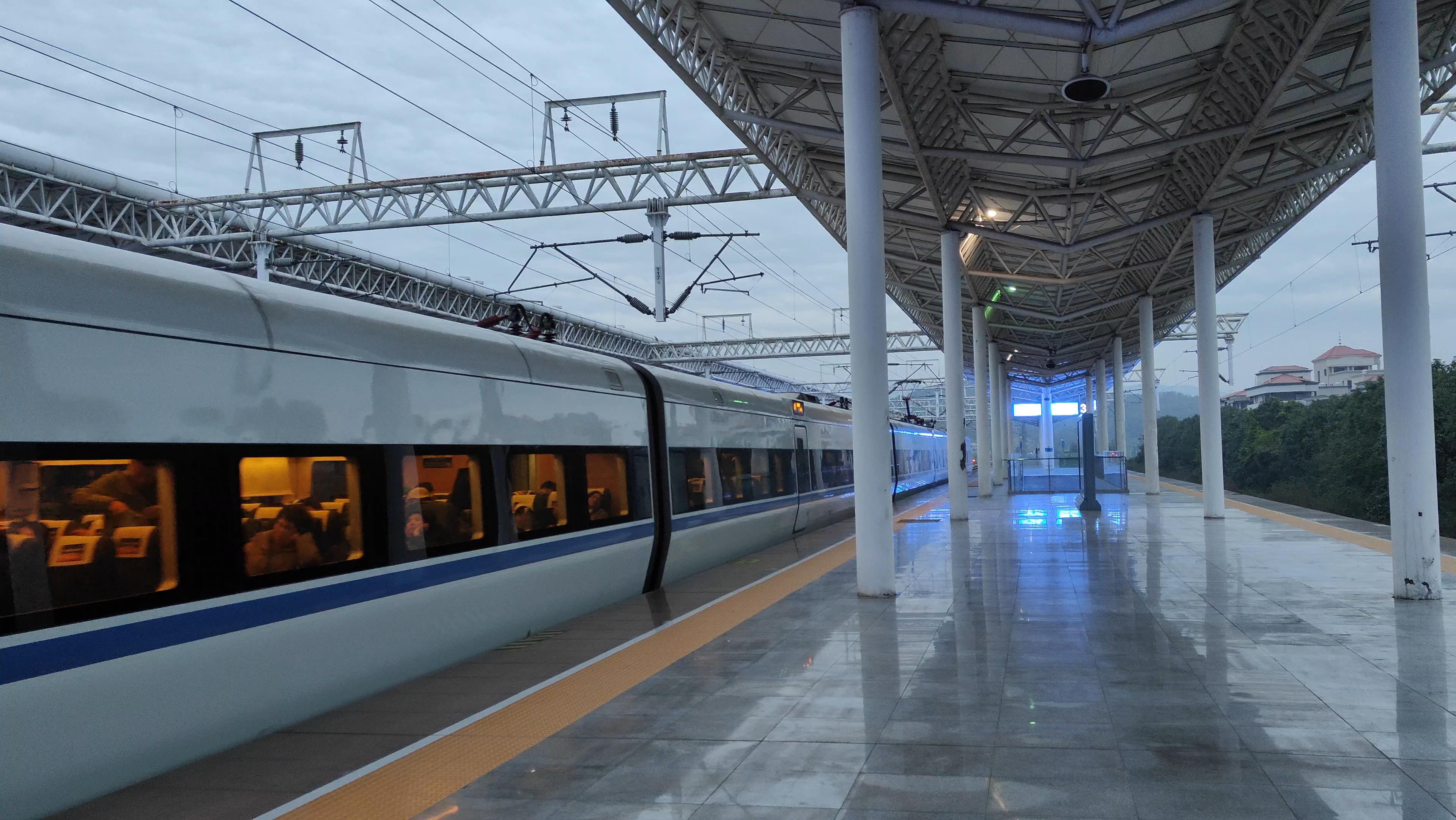 由杭州东开往龙岩方向的D3165次列车 2023.12.3进入连江站 CRH1A-...