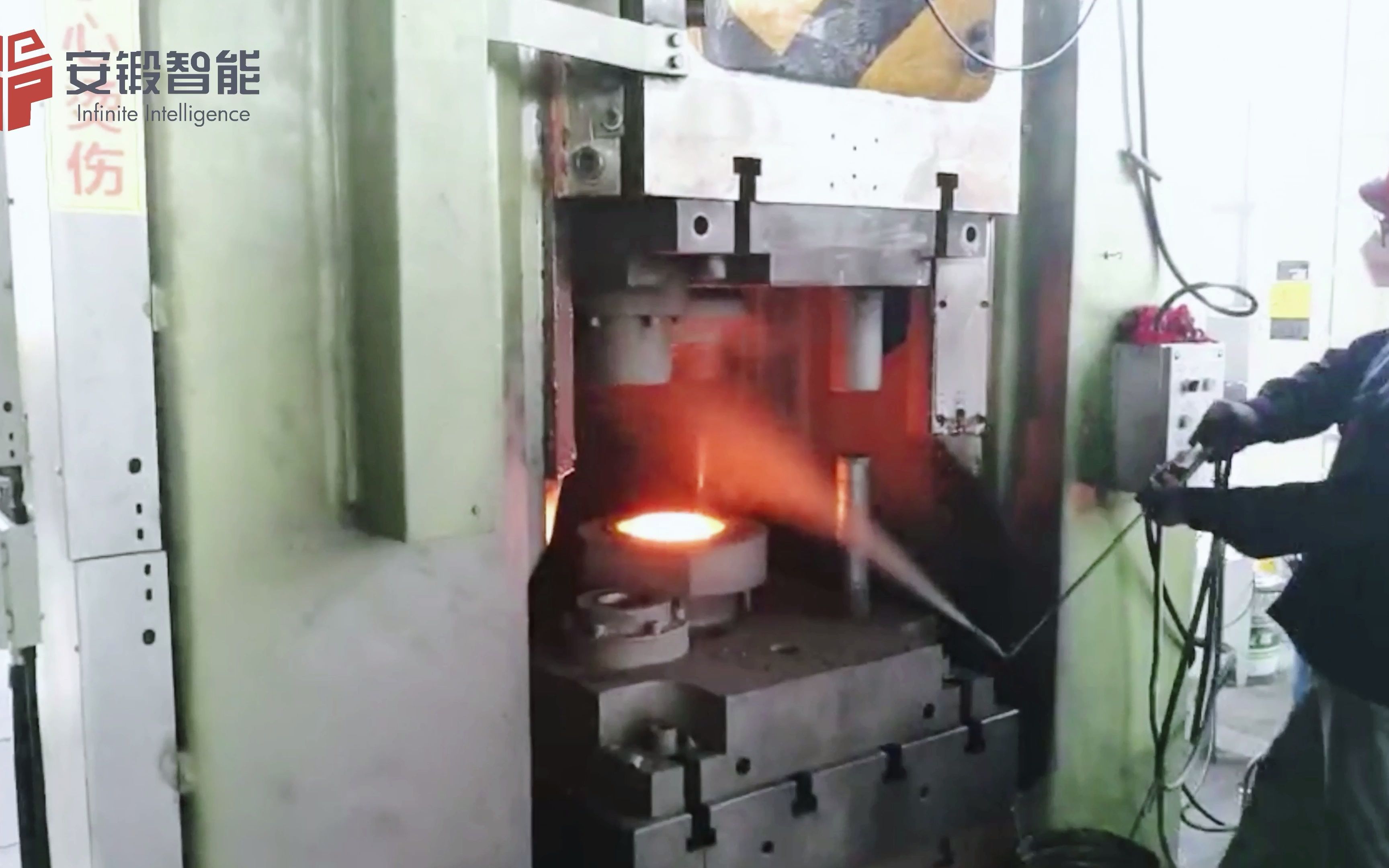 为什么自动化喷石墨装置越来越受欢迎