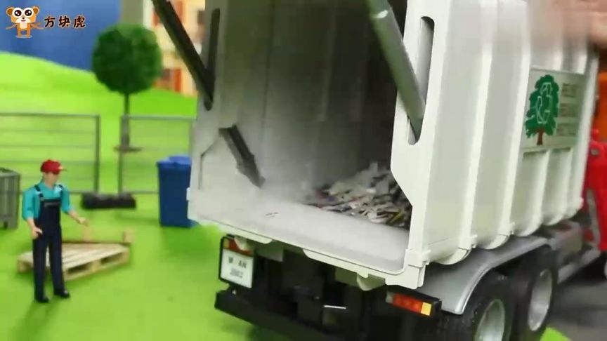 垃圾车回收并处理垃圾,原来垃圾车是这样工作的,看完后长知识了
