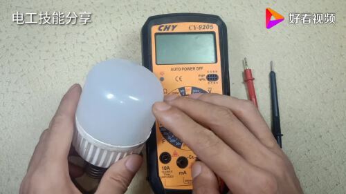 LED灯不亮了,老电工首先会检查小灯珠,大部分都是这里坏了