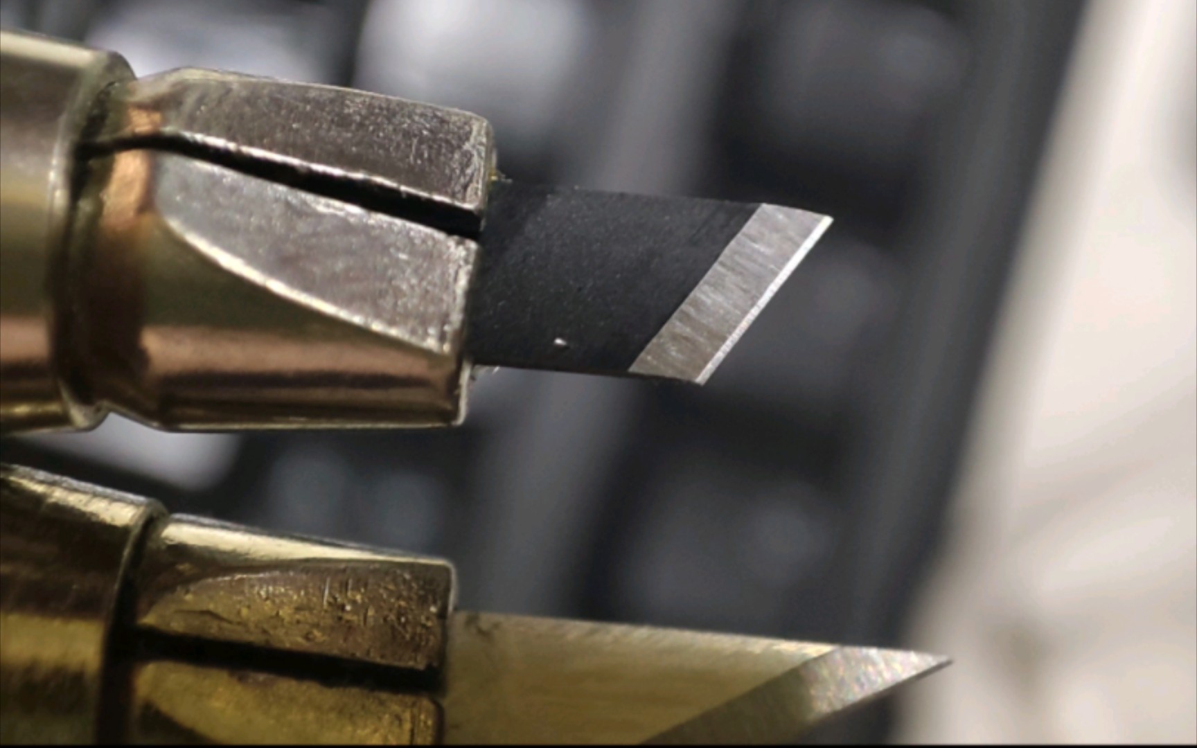 换了笔刀刀片,更安全了,切割模型零件的手感也提升了。