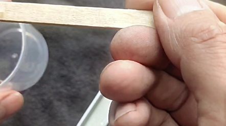 快速更换刮刀新刮条的方法。使用专用AB胶混合15分钟以后涂抹在...