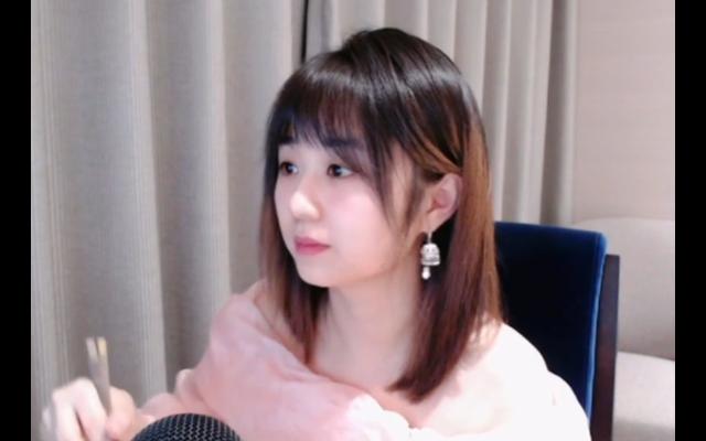 战鹰女汉子吃播,骑手偷吃客户外卖啦