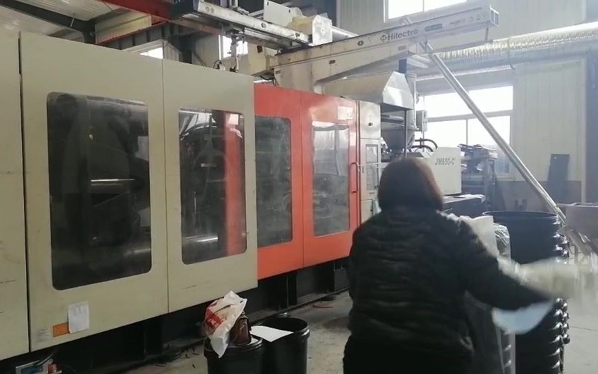 菏泽念学塑业专业生产各种规格涂料桶、化工桶、塑料制品来磨来料加工