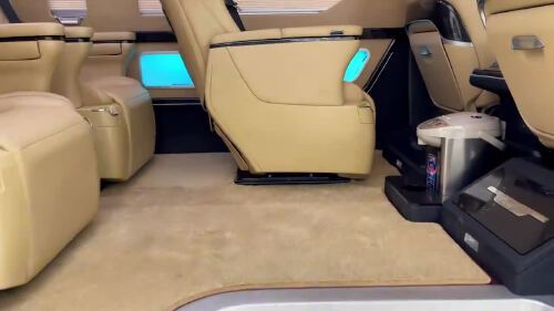 丰田大海狮商务车,8座大空间蓝牌无忧,商务出行新选择!