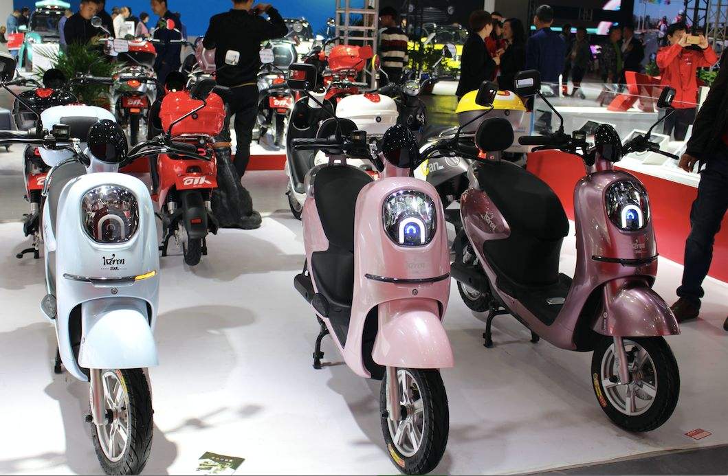 新国标电动车电池接口就裸漏在外面,那下雨时接口处防水吗?