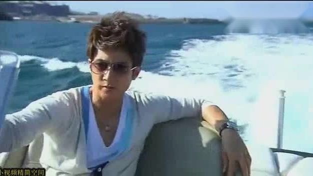 美女海边洗澡,霸道总裁不小心把她看光了,这马赛克打的我服