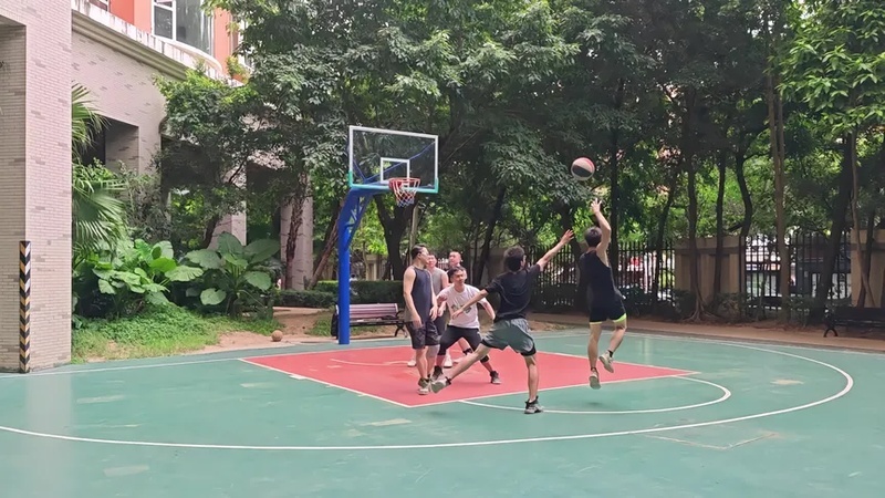 篮球是生活中的一部分,我想我们一辈子都离不开篮球,"易"难平