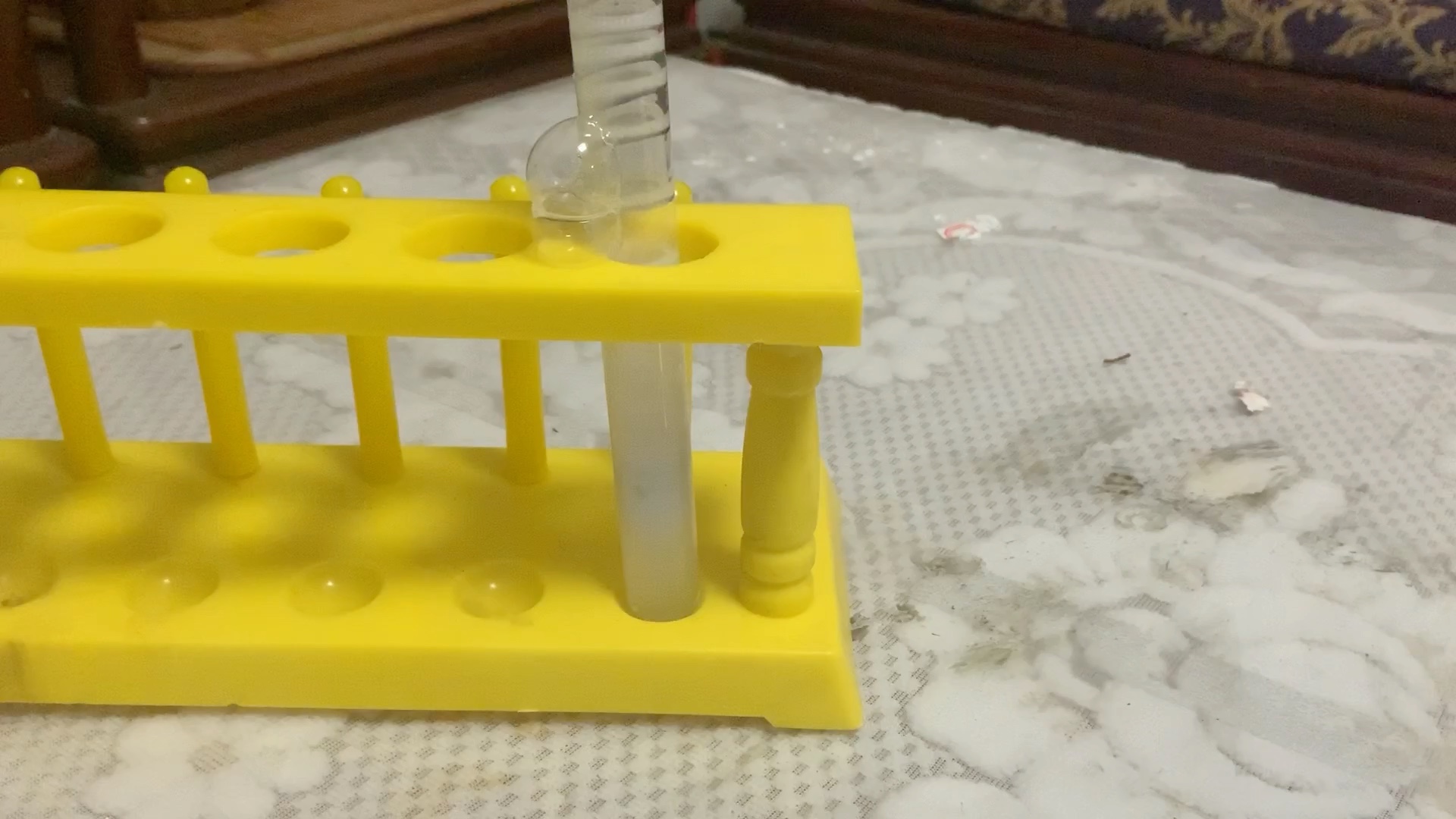 金属钙与水的反应