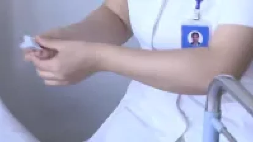 1110三向瓣膜式PICC导管维护