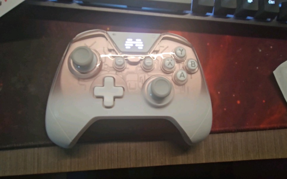 北通游戏手柄斯巴达3开箱。此手柄售价不高,但配置丰富,支持多平台 ...