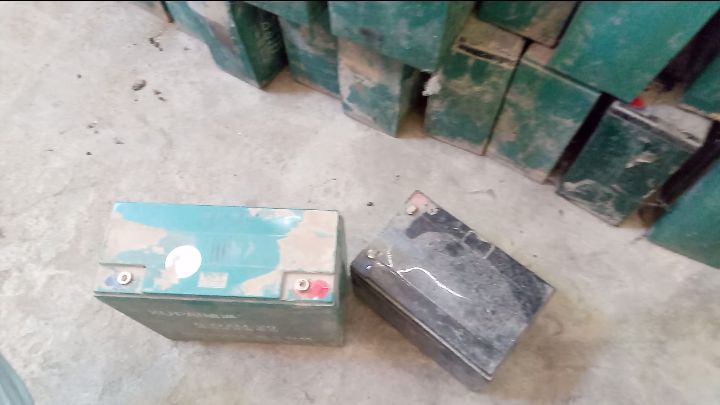 电瓶没电为什么用充电器充了不到两个小时就充满了还是跑不远?