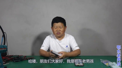 老爸的华为手机屏幕坏了,老男孩花170块钱换屏,省下一部手机了