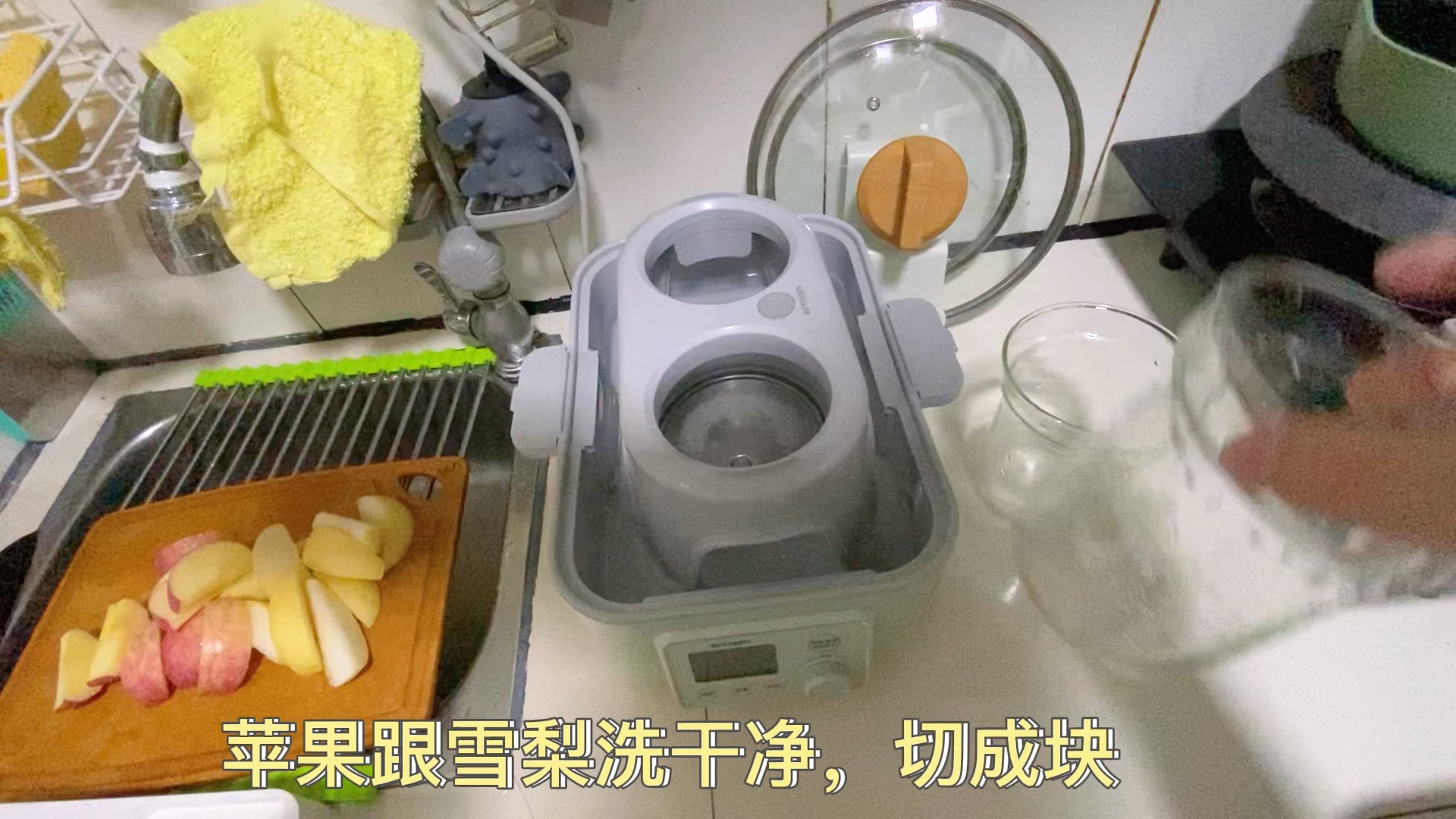 秋冬季适合小朋友雪梨炖苹果,止咳生津又润肺