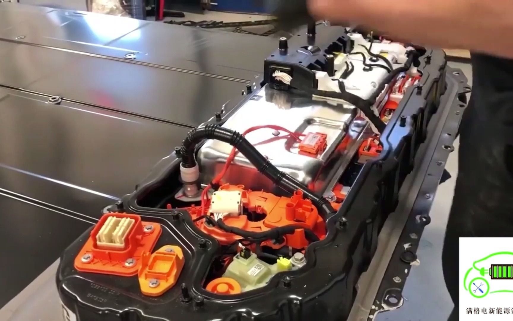 Tesla特斯拉Model 3动力电池包你会拆吗?快看这里!—电动汽车维修