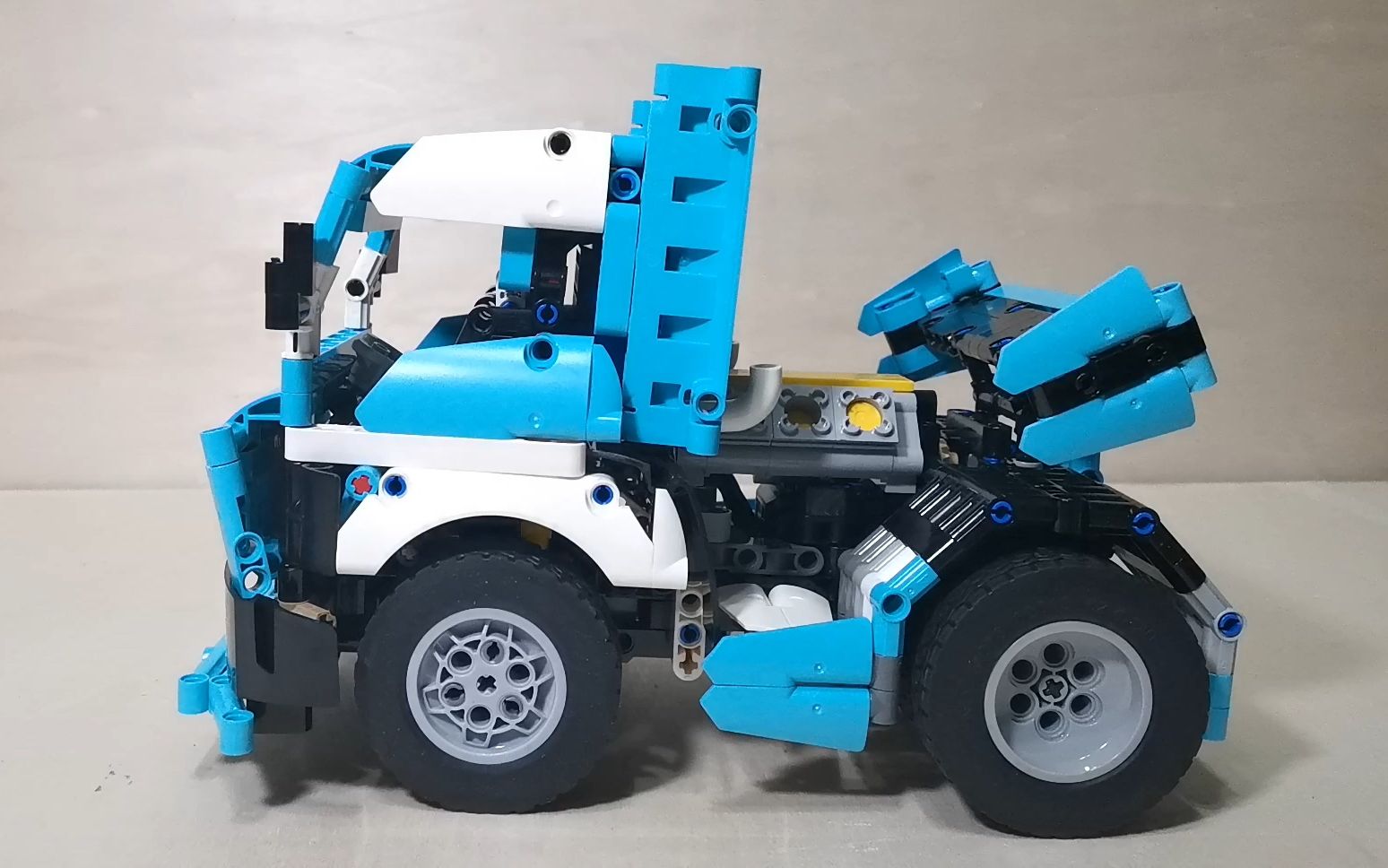 怪兽马达 竞速卡车 [乐高积木moc]