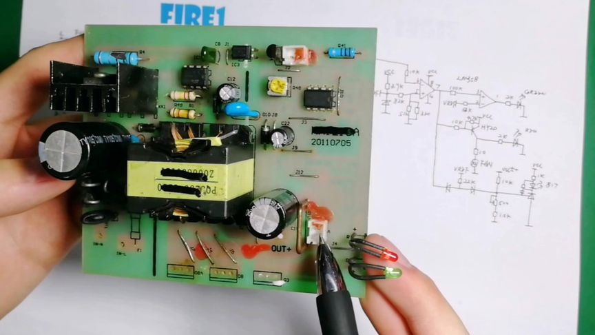 铅酸电池充电器工作过程,对照实物讲解,输出反接保护如何实现?