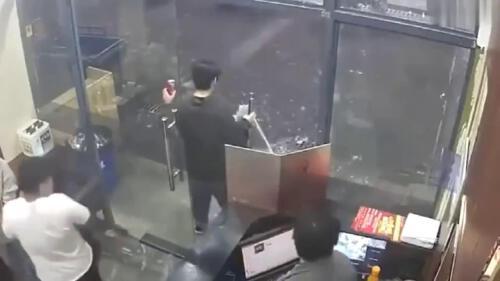 老板:您微信还是支付宝?有时候力气大也不是什么好事!