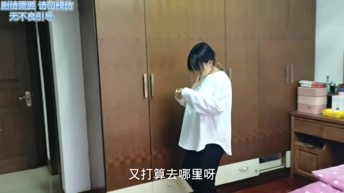 小九月又去办了两张信用卡,打算去商场购物,到时候让小张还