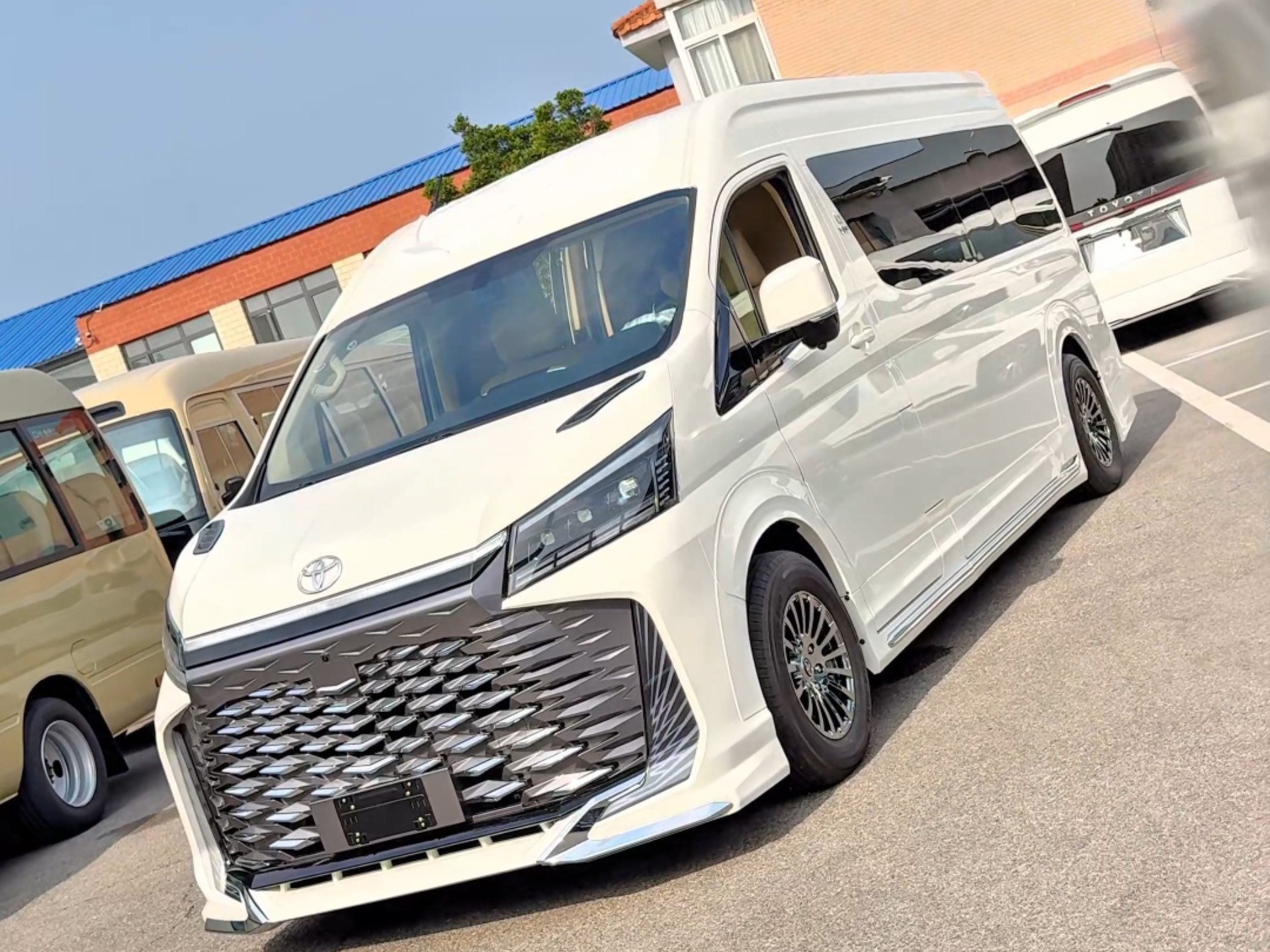 丰田海狮7座凯萨皇冠版