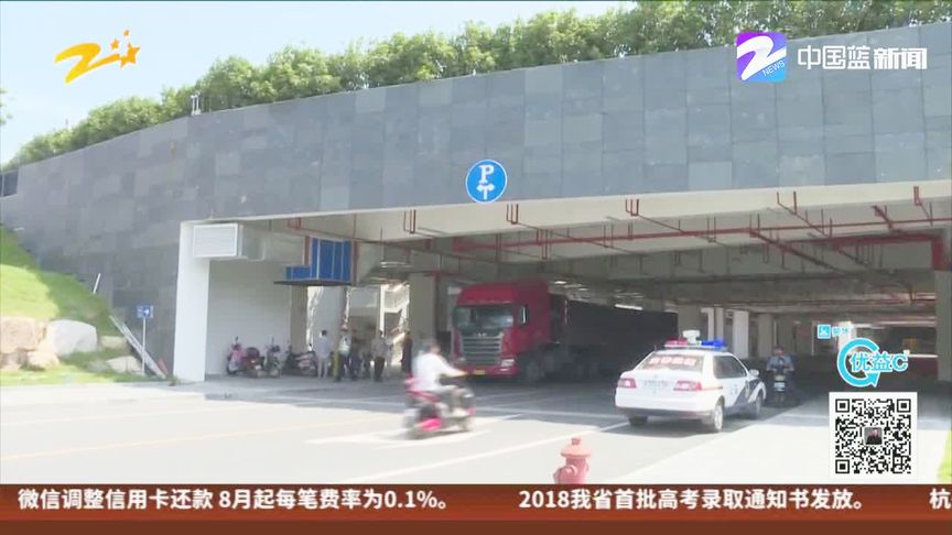 两电动车相撞三人受伤,路人援手