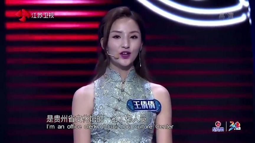 当服务员还要军训培训礼仪,女孩现场讲述经历,真是长见识了