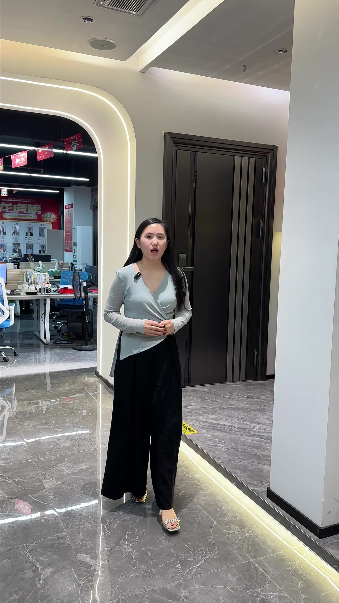 以传统农耕文化中 “五谷丰登” 的吉祥寓意的入户门,优质不锈钢材质...