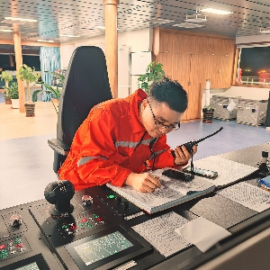 小周在海上 