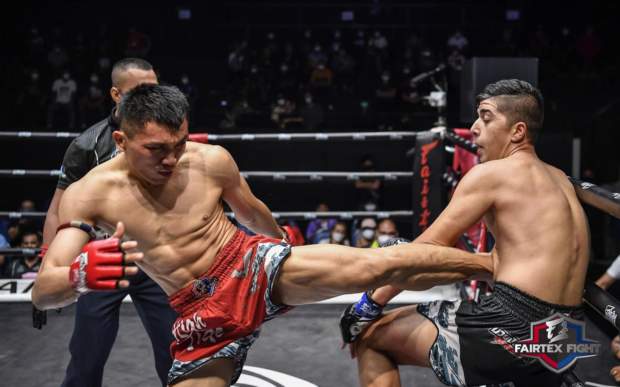 极限泰拳60公斤级泰国选手佩奇考森vs伊朗选手阿里·马格苏德洛