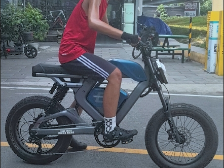 ...全球唯一能拍风景的潮玩智能AI电动机车重新定义智能潮玩出行全球...