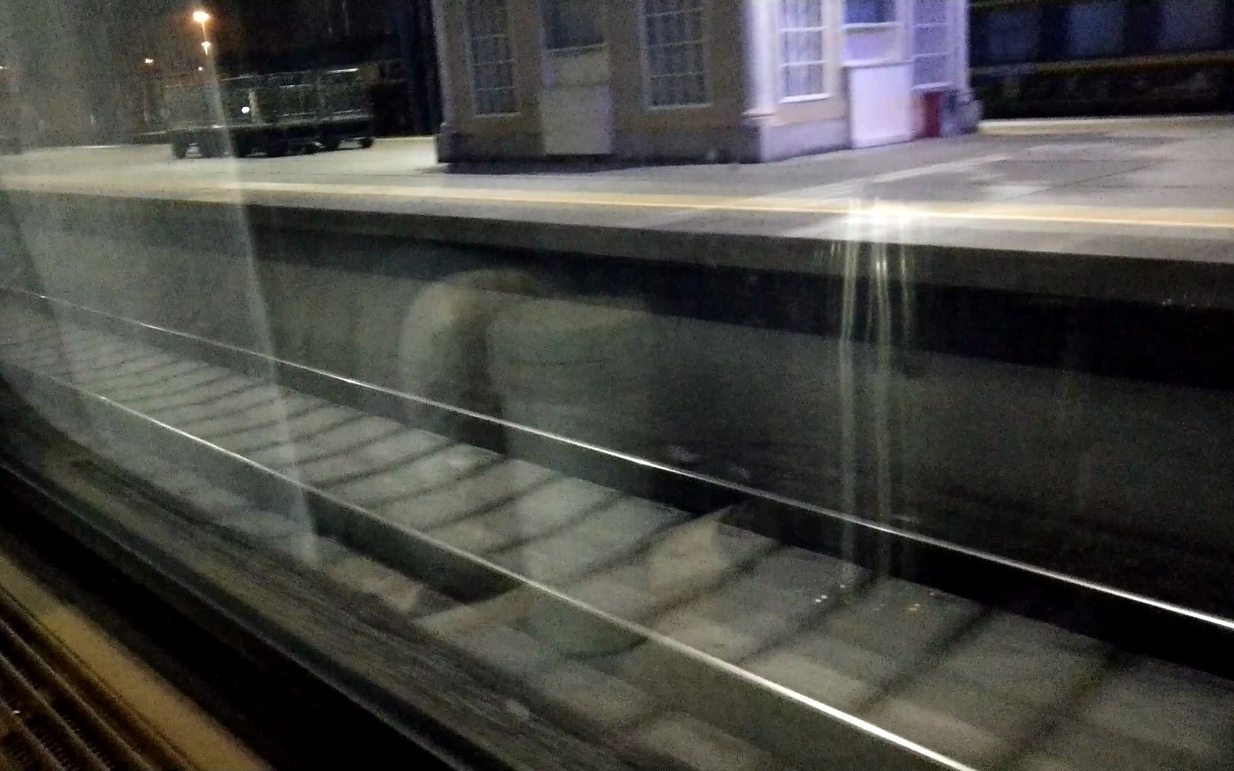 T35次列车(北京——青岛北)(现区间:北京——合肥)始发开出北京站(...