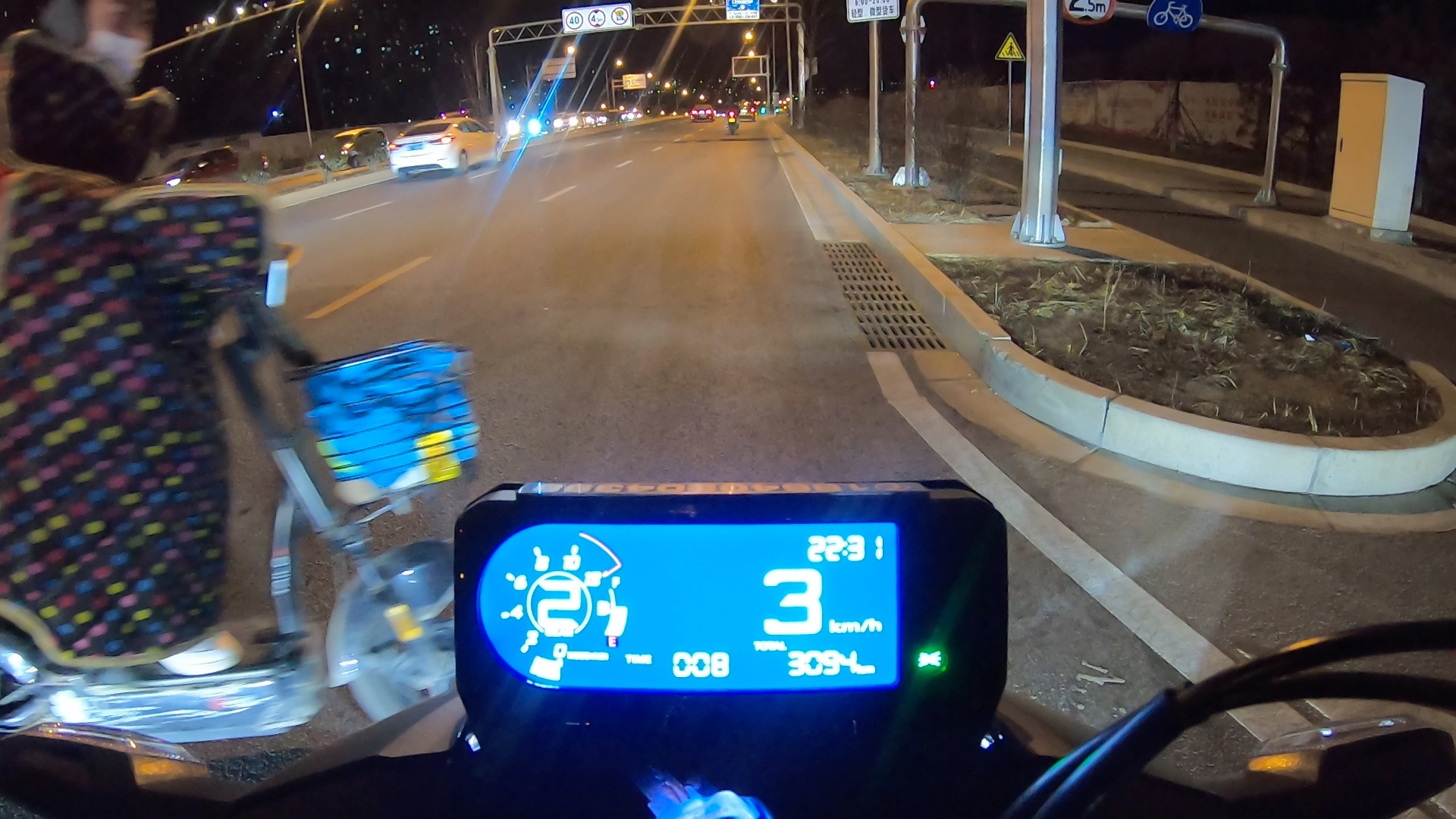 交通安全—路遇鬼探头,幸好有预判