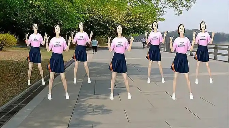 网络流行热舞《一定的年纪》歌声醉人好听舞蹈简单易学又好看