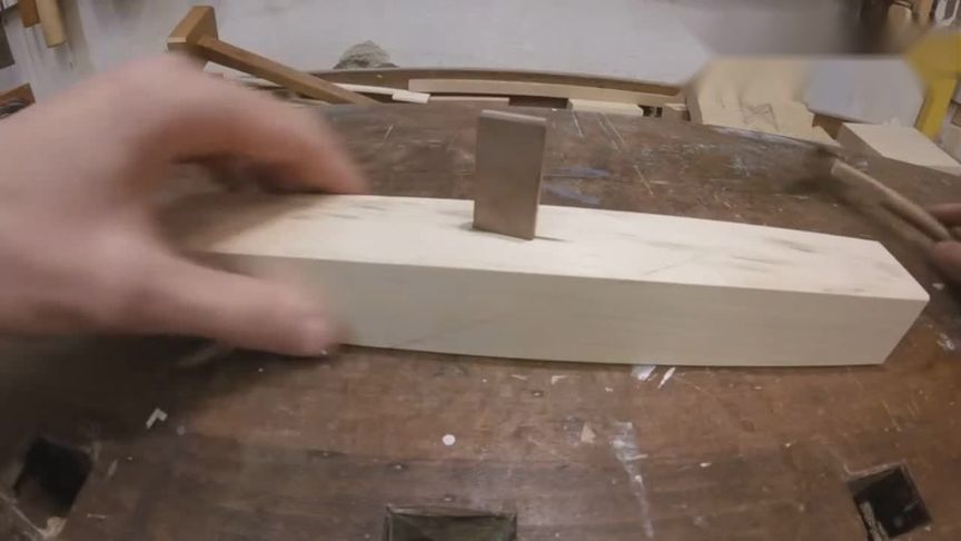 这样的榫卯结构前所未见,合拢后完全融为一体