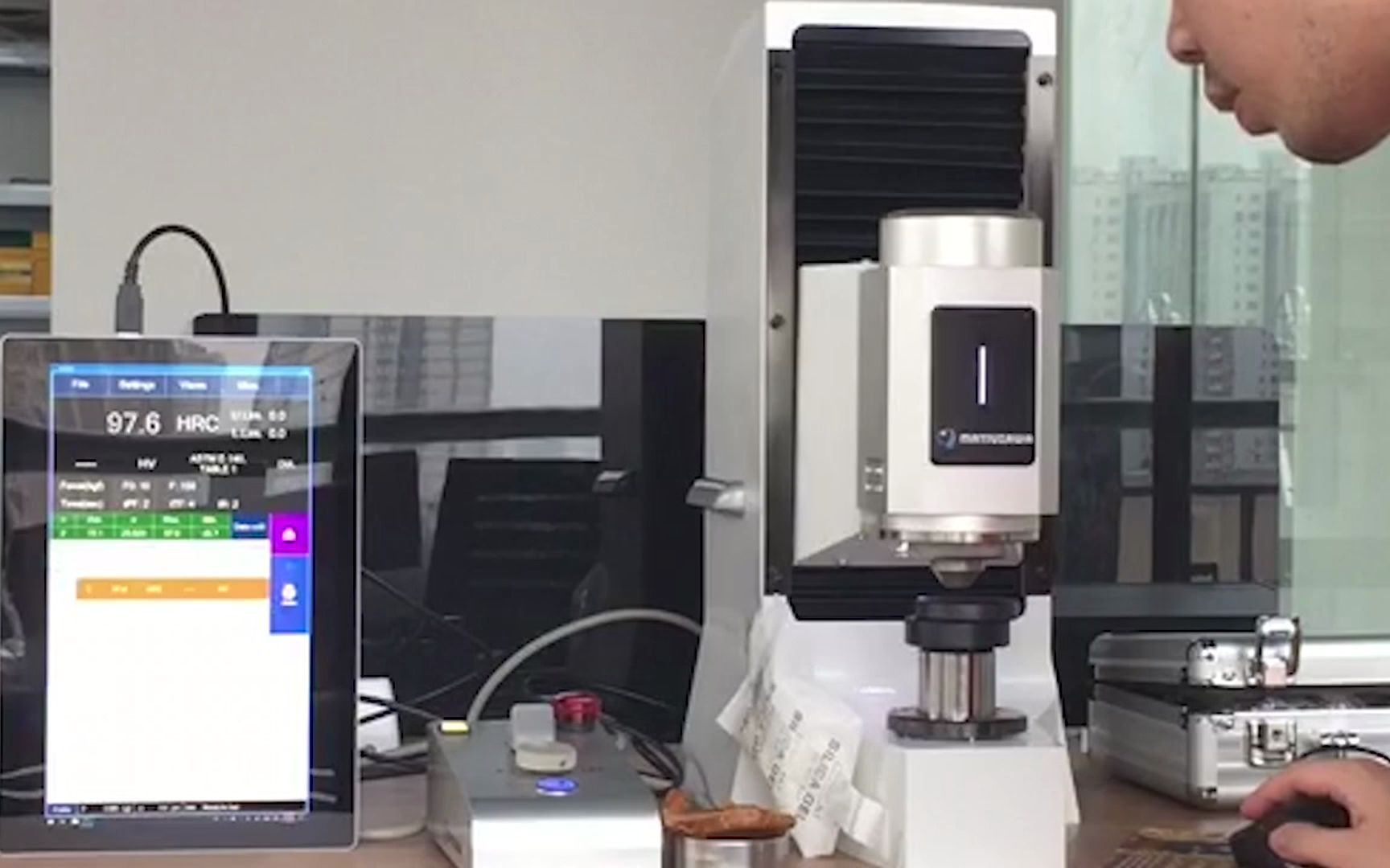 Ria全自动洛氏硬度计测量视频操作演示