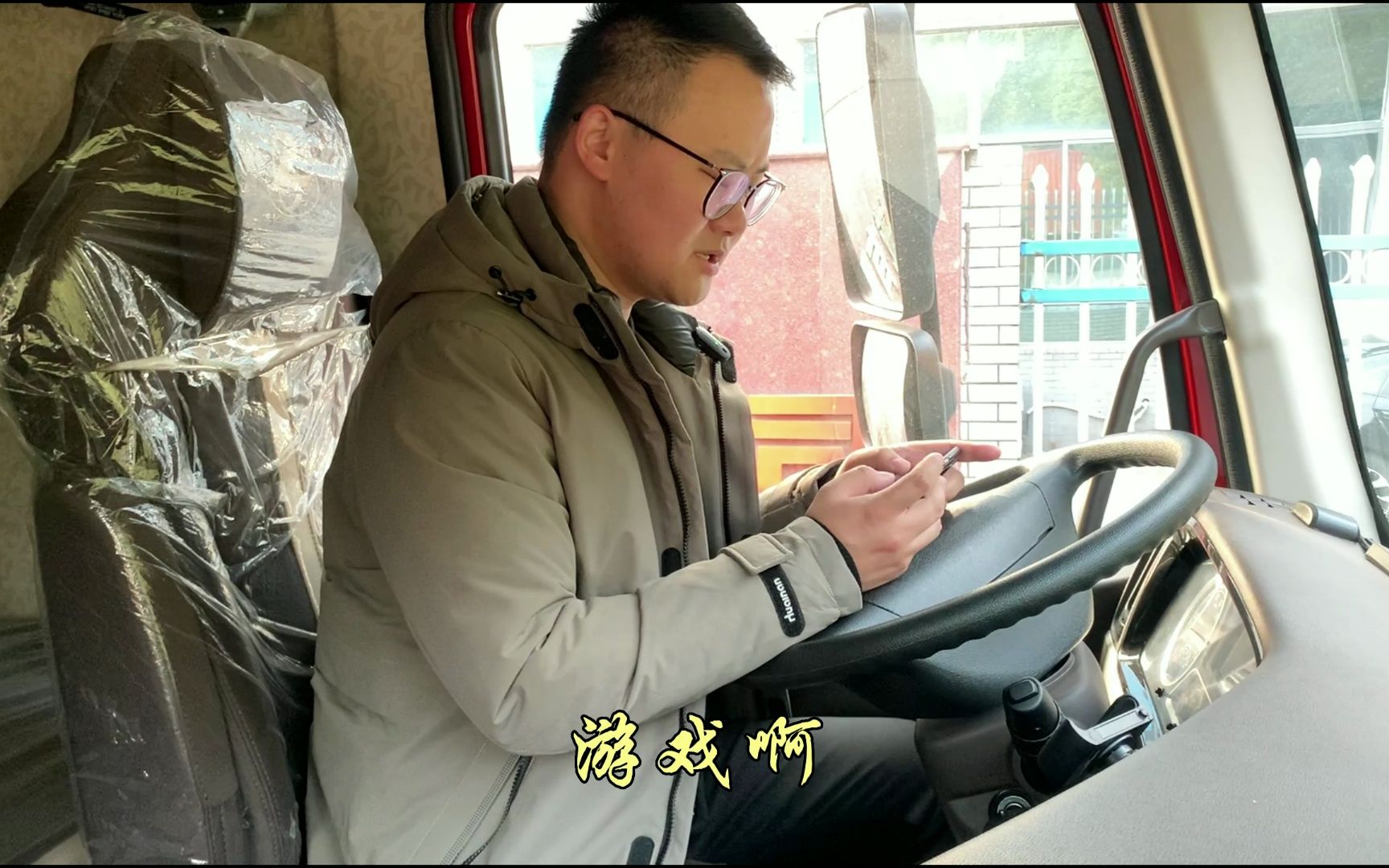 半路车没电了,可怎么办呢?来国海绿能重卡换电站,轻松补能,即换即走