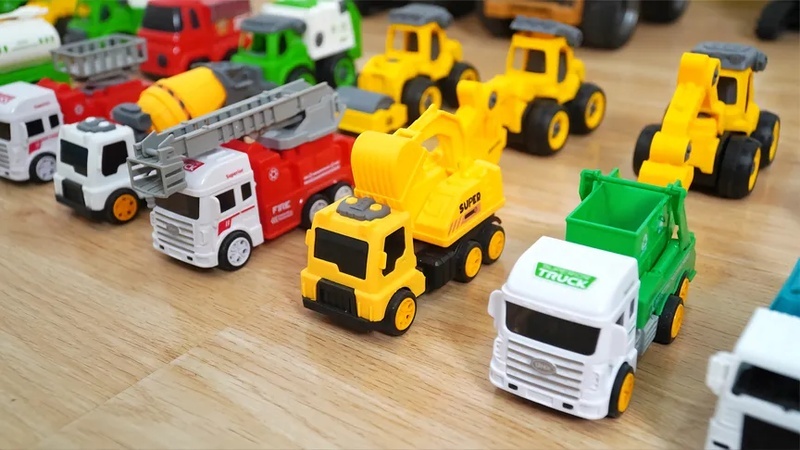 工程车玩具:挖掘机、垃圾车、消防车、混凝土搅拌车,汽车模型