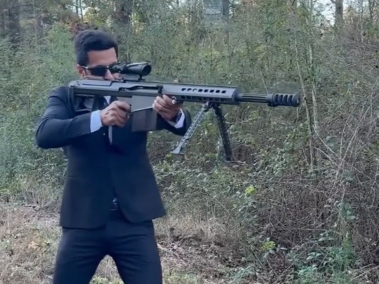 西装MAN&巴雷特M107A1狙击步枪