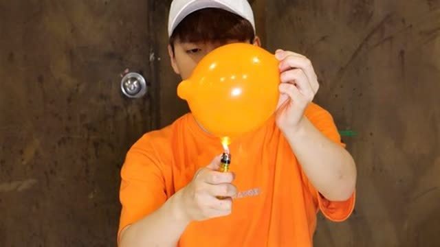 老外把水和乙烷混合后,气球粘上后用火都烧不破,这是什么原理?