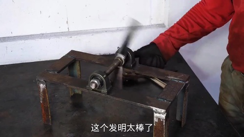 用角磨机就能改造出一款非常实用的饲料粉碎机