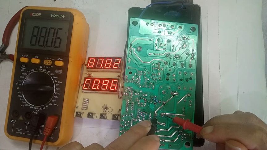 用不同的万用表测同一个高频脉冲电压,不可预测的结果