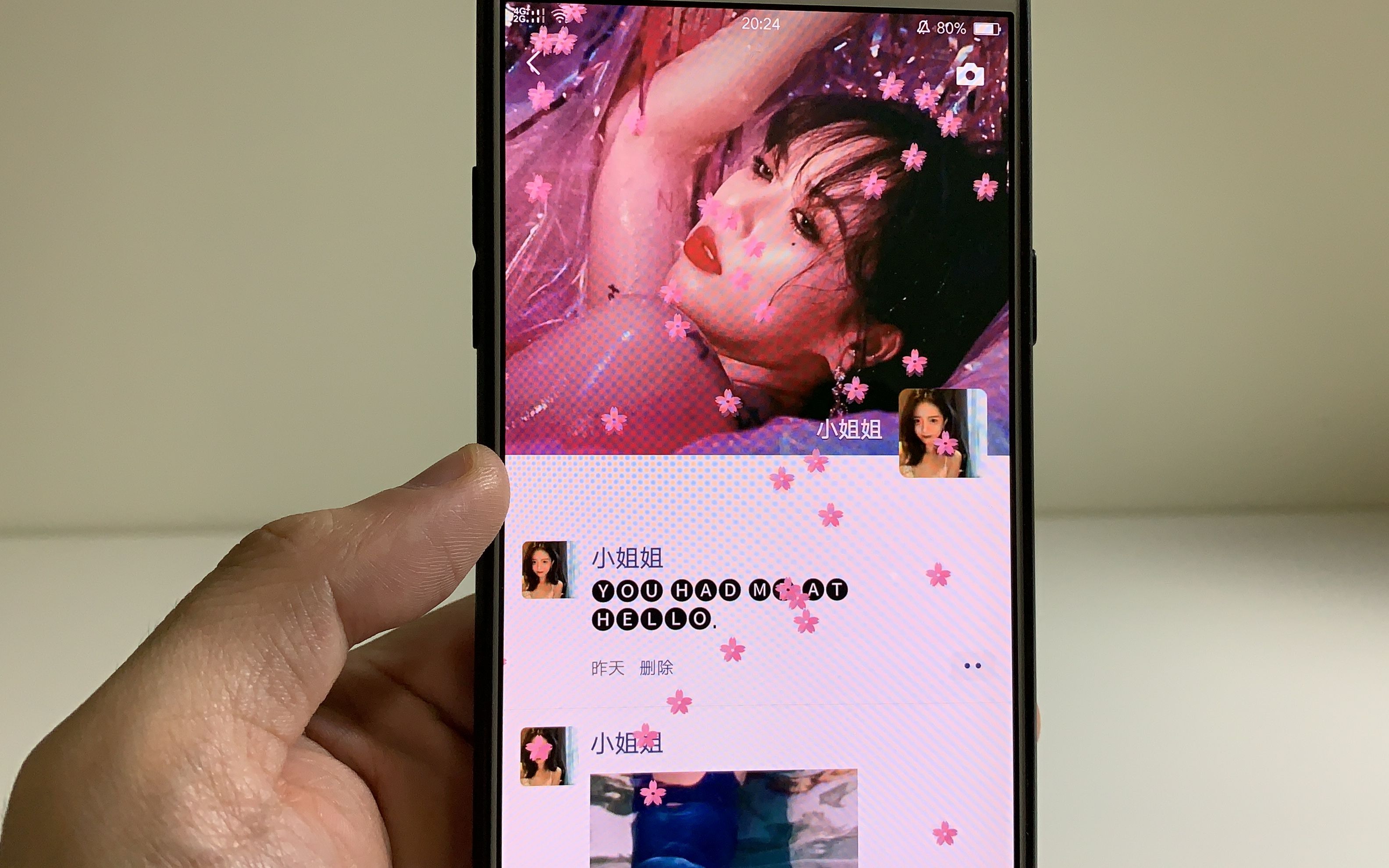 微信设置动态背景，能让界面满屏飘花！